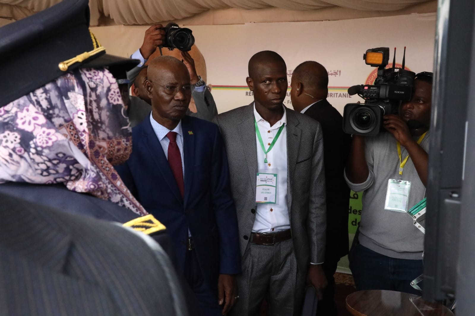 Son Excellence le Président de la République visite le stand du MESRS à ...